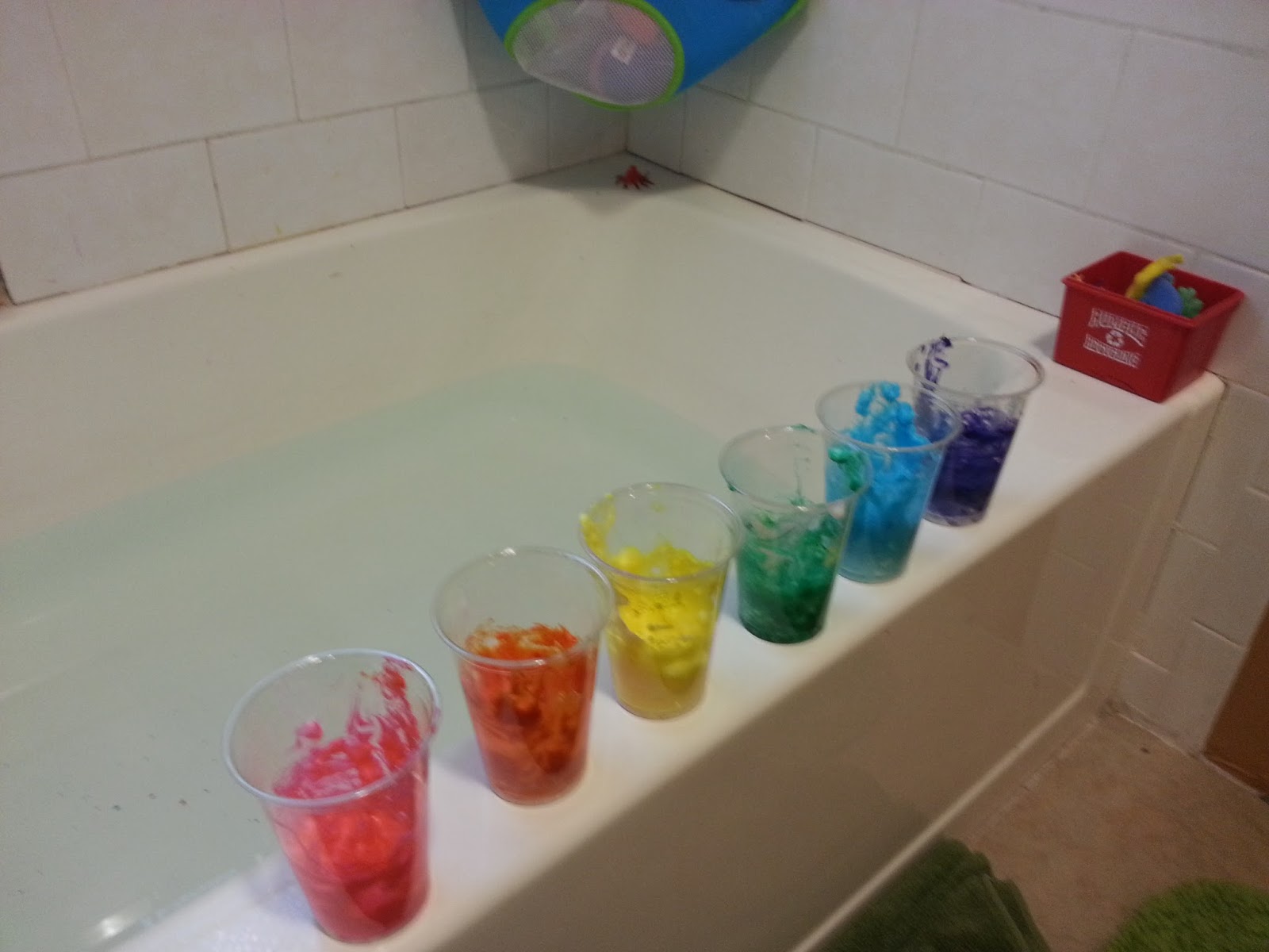 The Montessori Toddler: Summer Science 3- Experiments