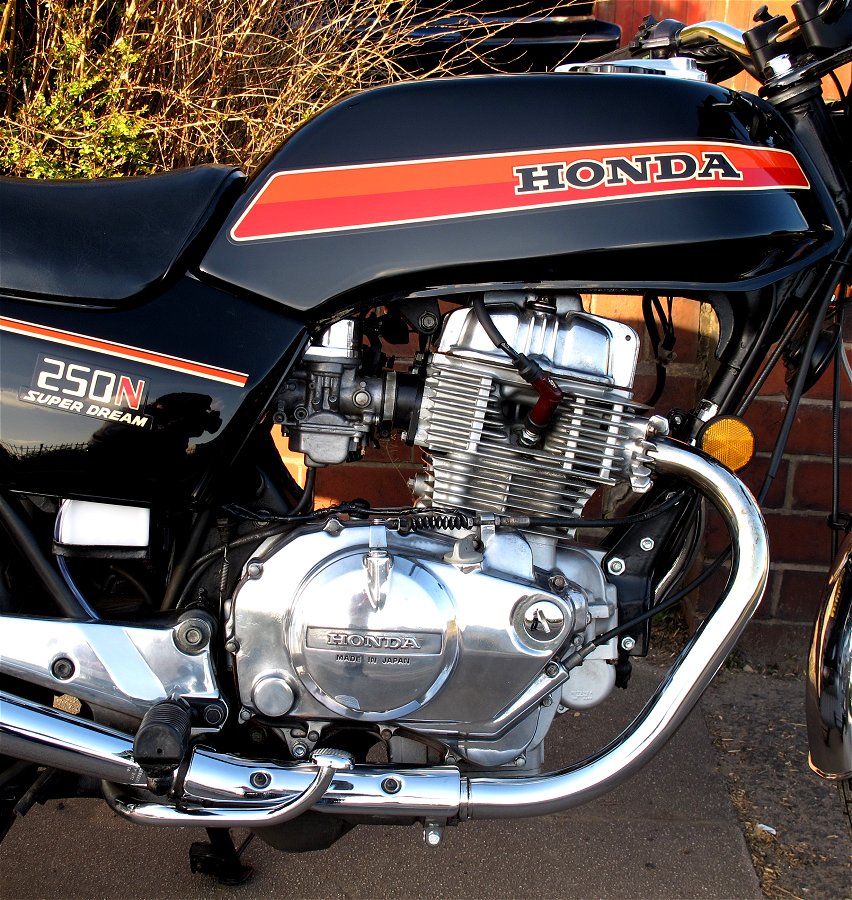Honda CB250n SuperDream Refurb: A BIT CLOSER