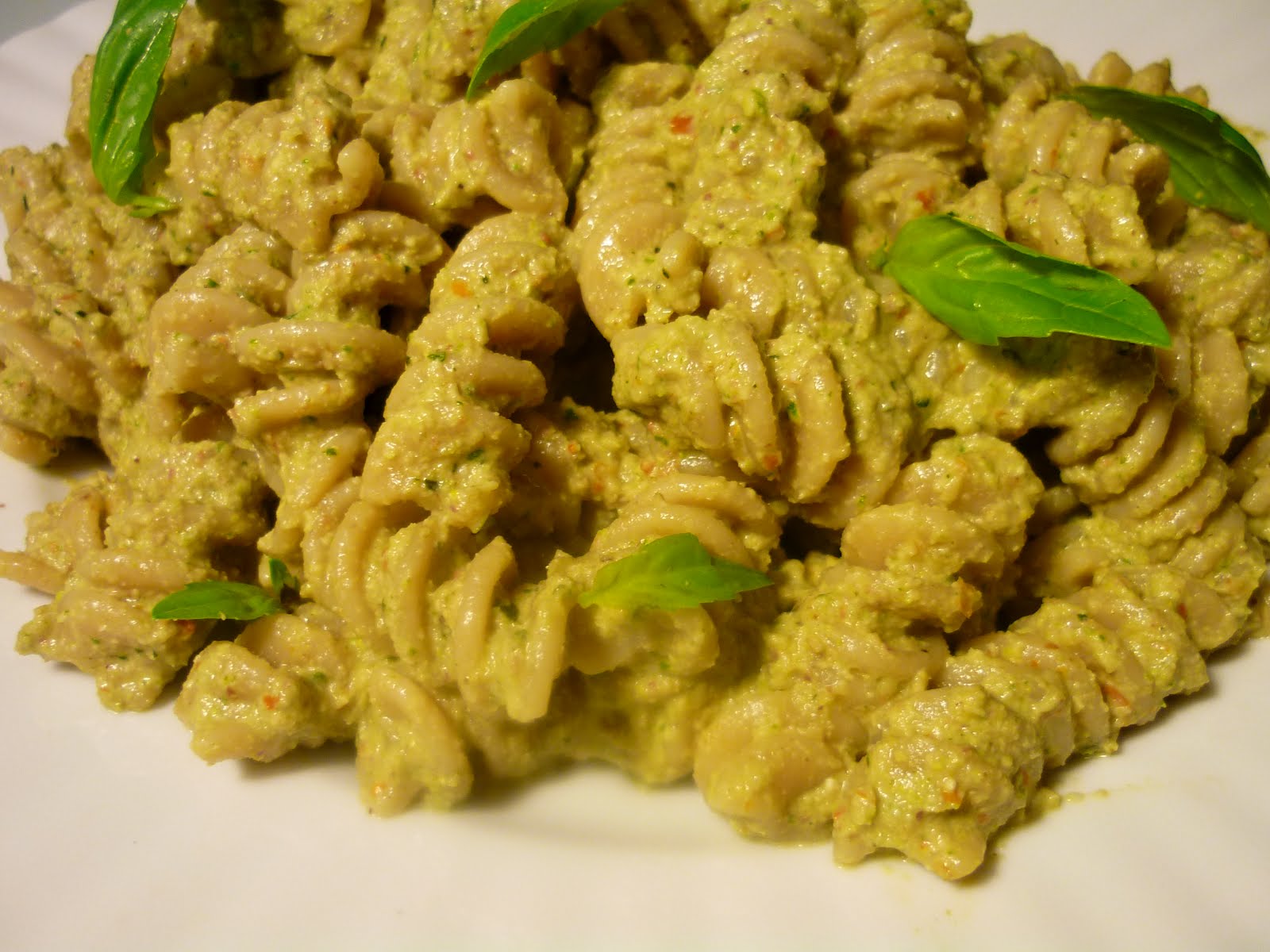 Paste cu sos de fistic şi busioc