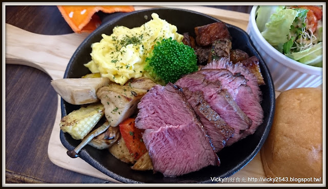Vicky的好食光: [食記]台北石牌&天母。察爾斯廚房 Charles' Kitchen 早午餐，行義路上的咖啡廳