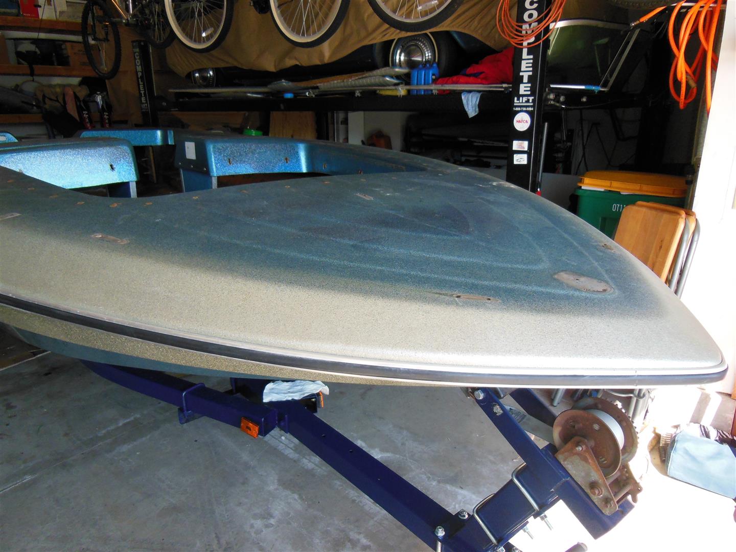 1979 Checkmate Trimate II: February 21st, 2013 - Buffing the Deck