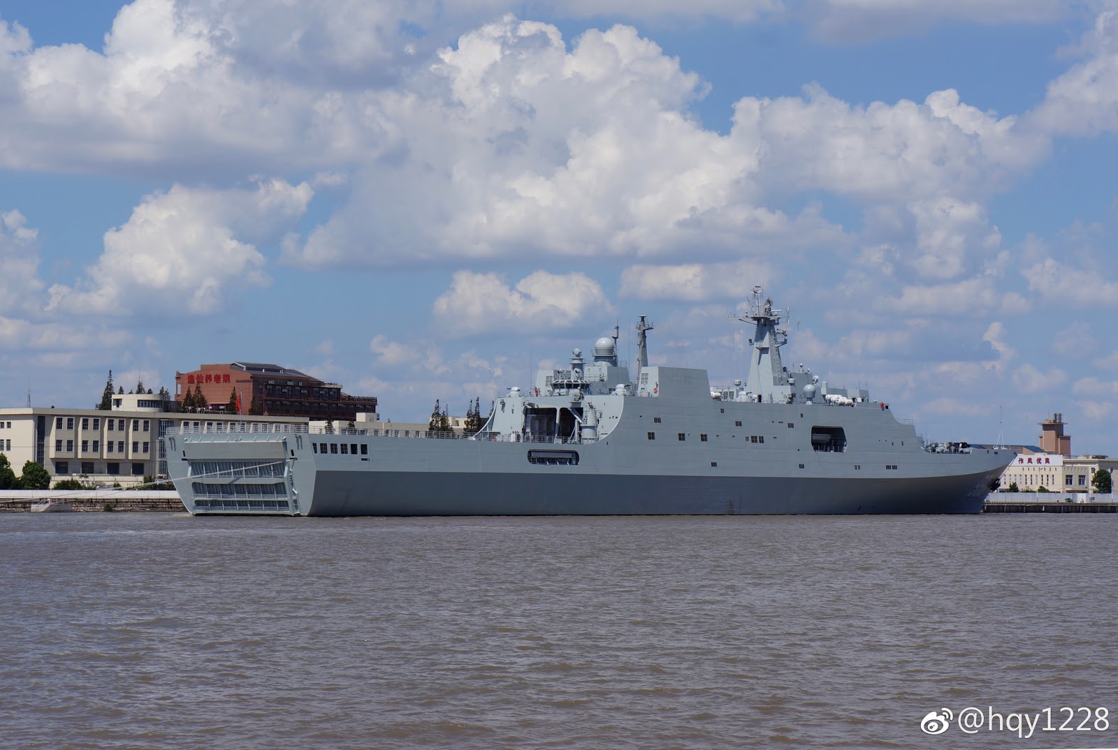 China Defense Blog: The fifth Type 071 LPD
