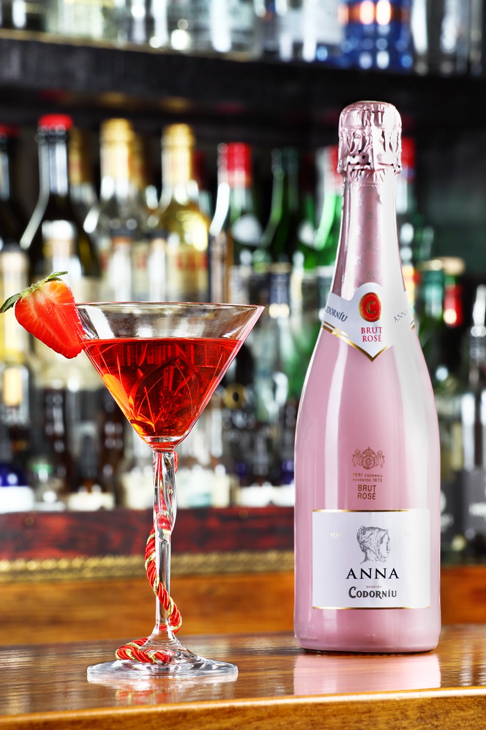 Anna de Codorniu y Cocktail Shop presentan el Cóctel de Sant Jordi