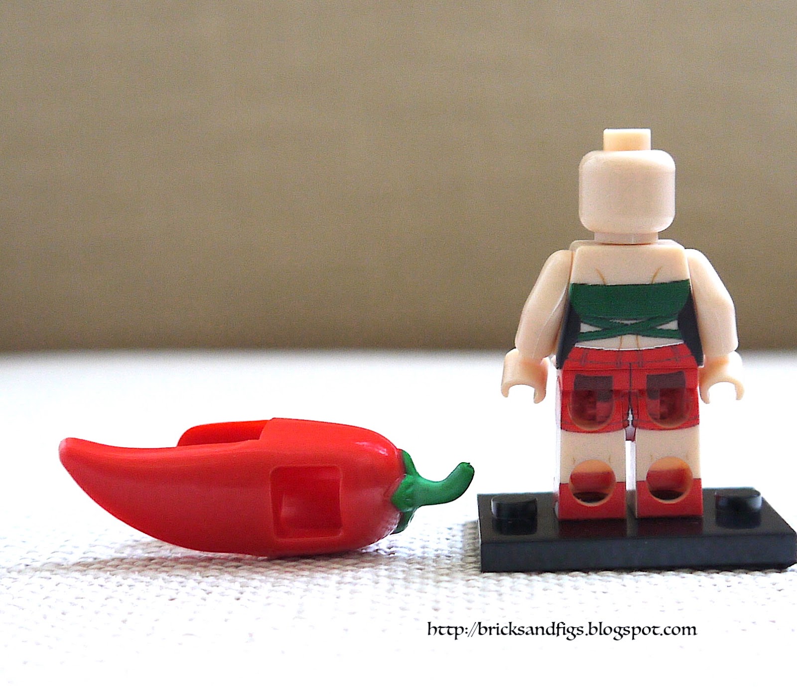 Bricks And Figures: Pogo PG8113 Fruit and Vegetable Minifigures Review