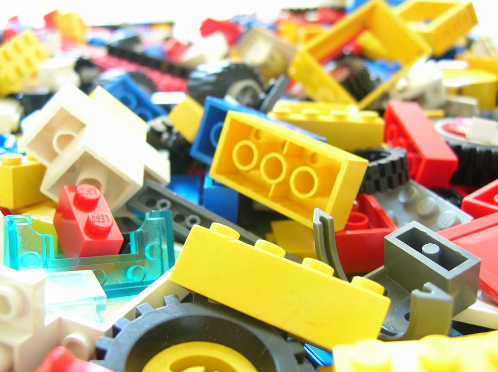 ORDINARY MOMMY DESIGN: Our Lego Clean-Up Solution.