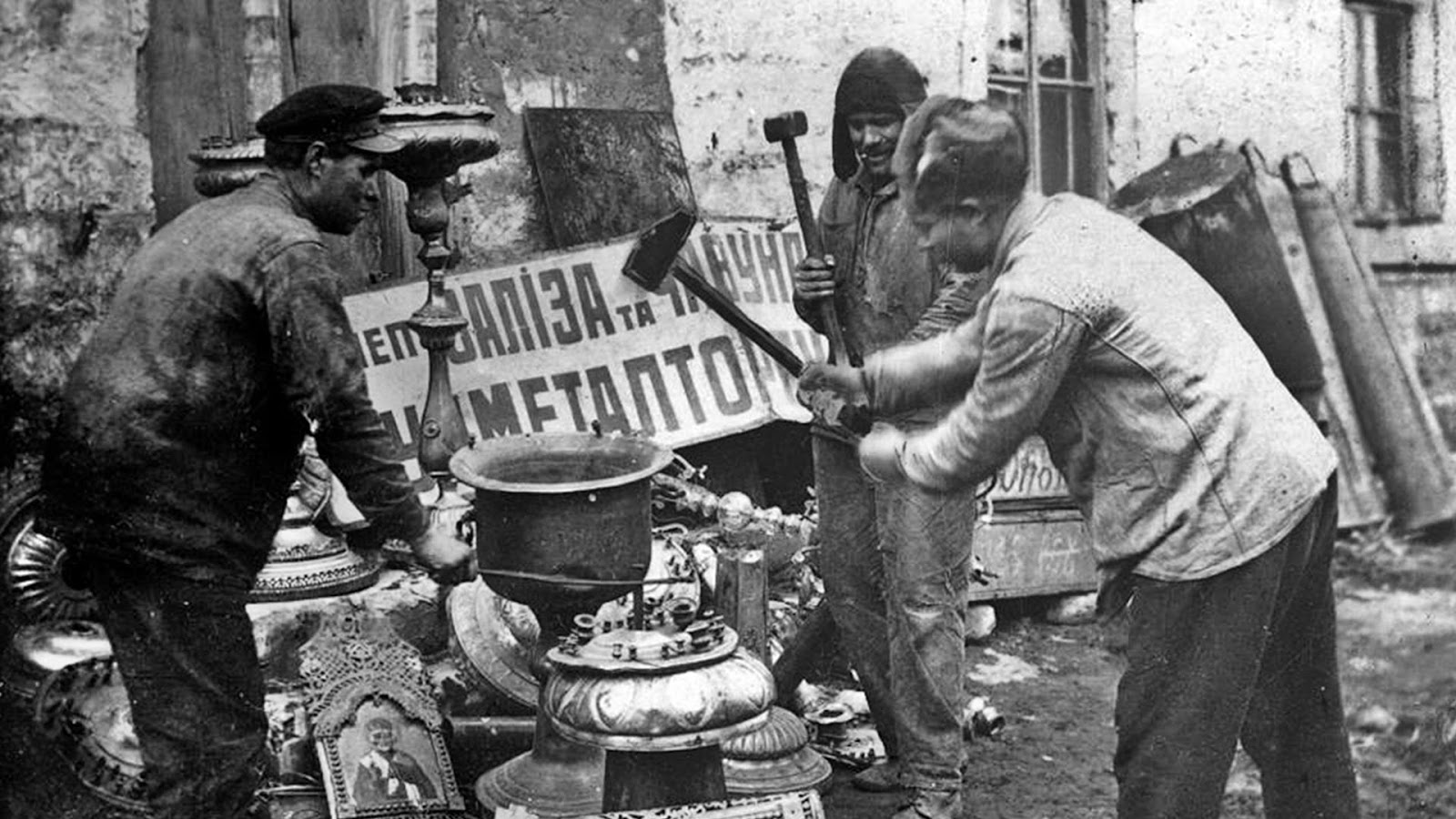 Δρομοκήρυξ: 1/3 ΔΕΝ ΠΡΕΠΕΙ ΝΑ ΞΕΧΝΑΜΕ ΤΑ ΔΕΙΝΑ ΠΟΥ ΕΠΕΦΕΡΕ Ο ΑΘΕΟΣ ...