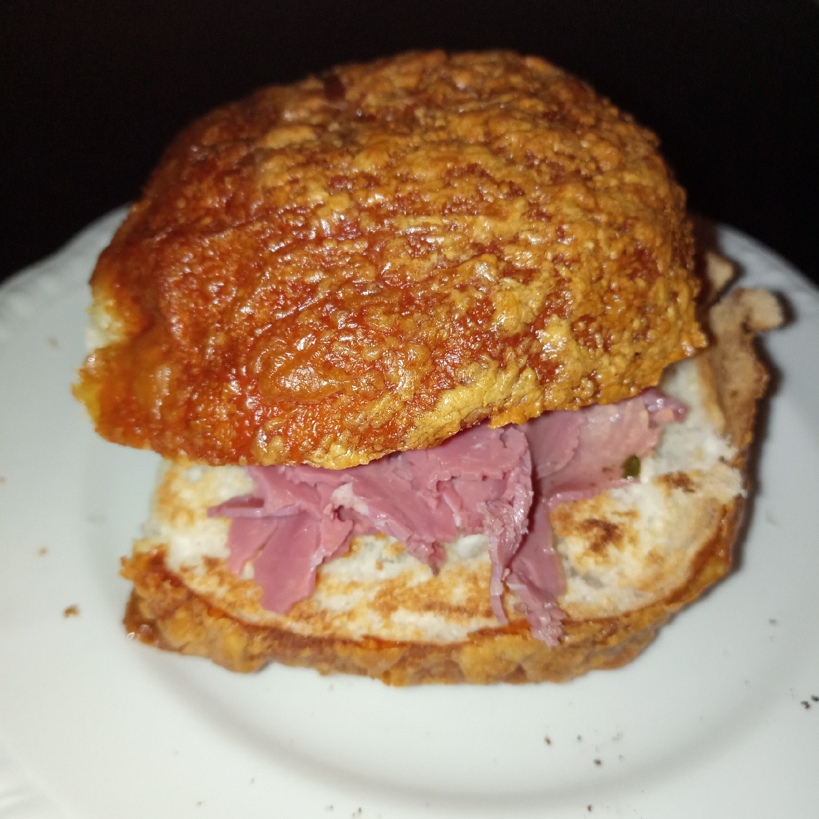 Supersupergirl's Food Reviews: Sheldon's Cheese topped baps