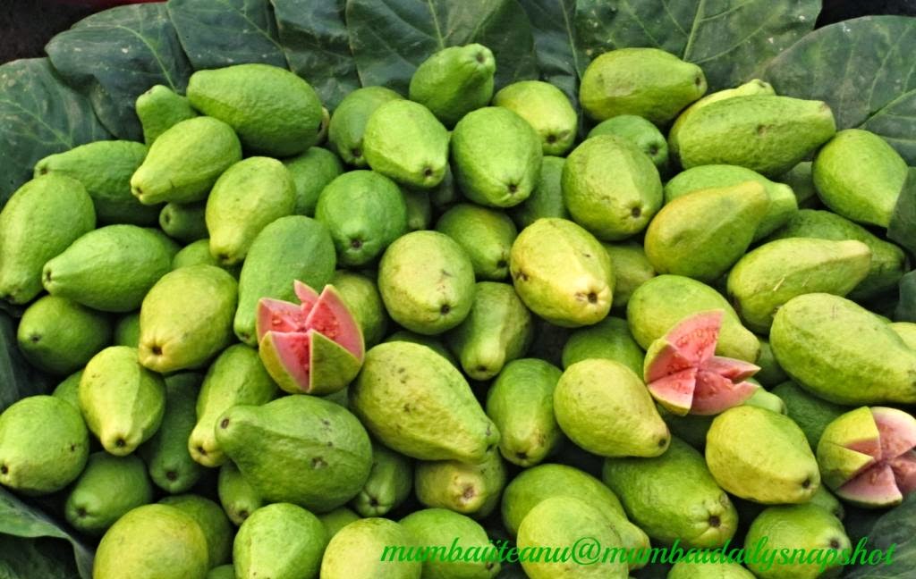 Mumbai Daily Snapshot: Simply Mumbai - 1 : Seasonal Fruit - Guava