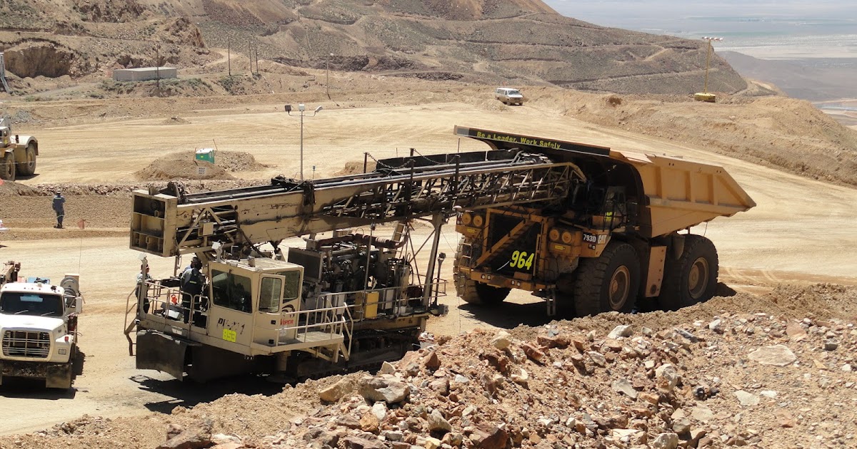 Mining Mayhem: 793 vs Drill Rig