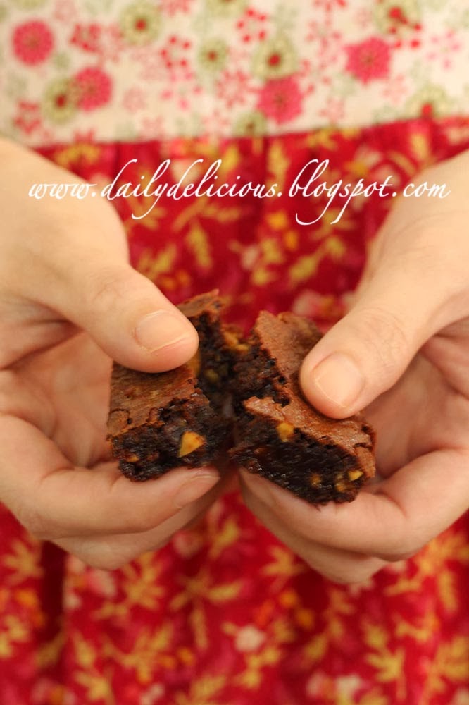 dailydelicious thai: Snicker Fudge Brownies: When my candy bar turn ...
