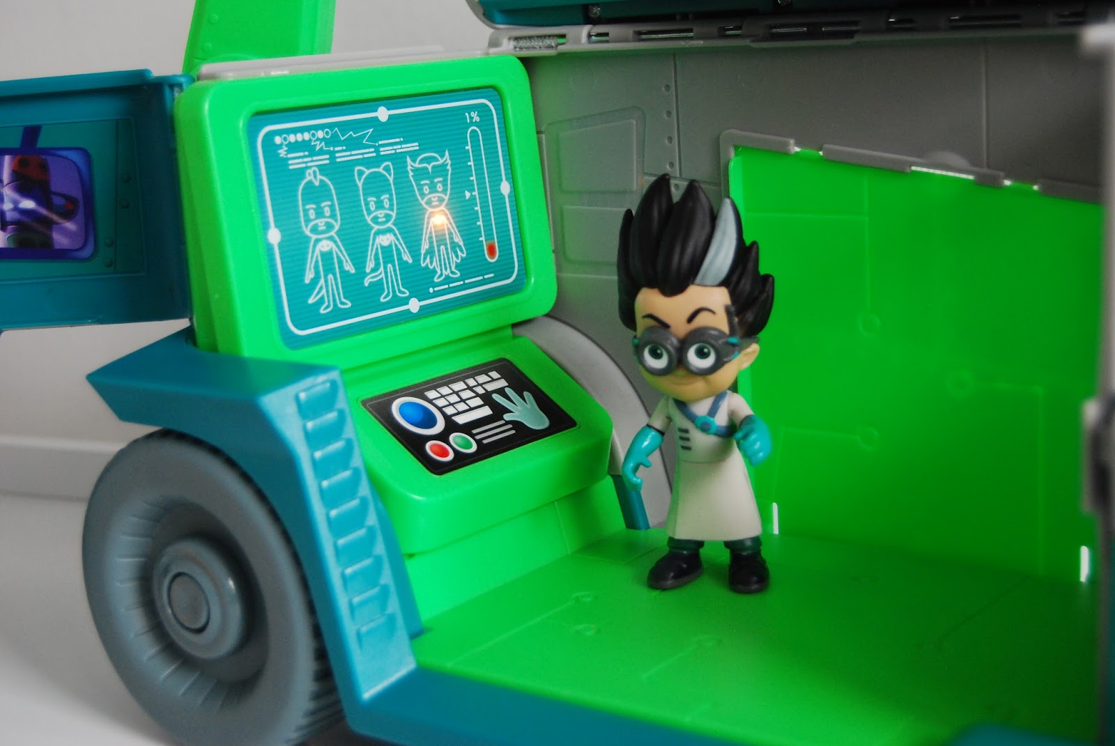 Chic Geek Diary: PJ Masks Romeos Lab Playset - Review & Competition