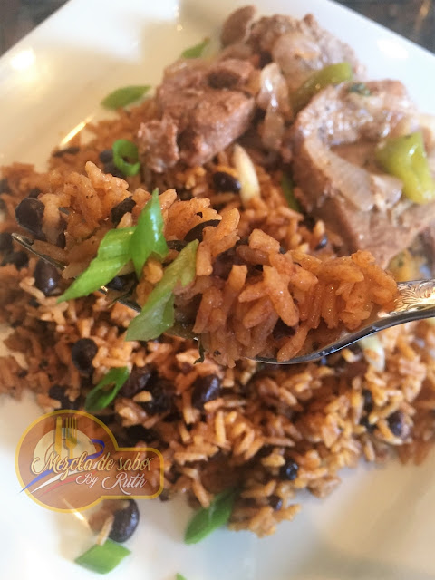 Moro Dominicano de Habichuelas negras con Coco (Dominican rice with ...