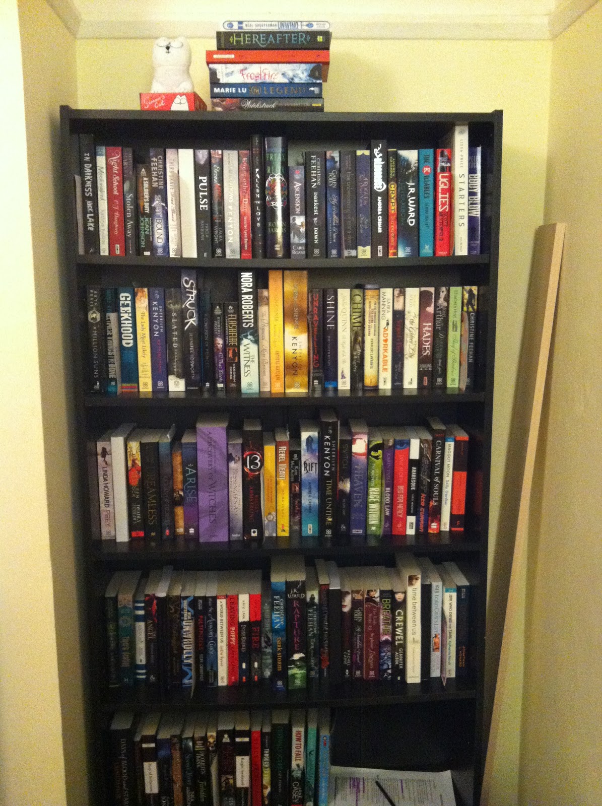 Bookcase Showcase: Blogger Sarah from Feeling Fictional