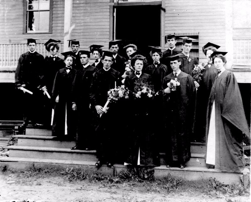 21 Charming Photos of the Graduates From the Late 19th and Early 20th ...