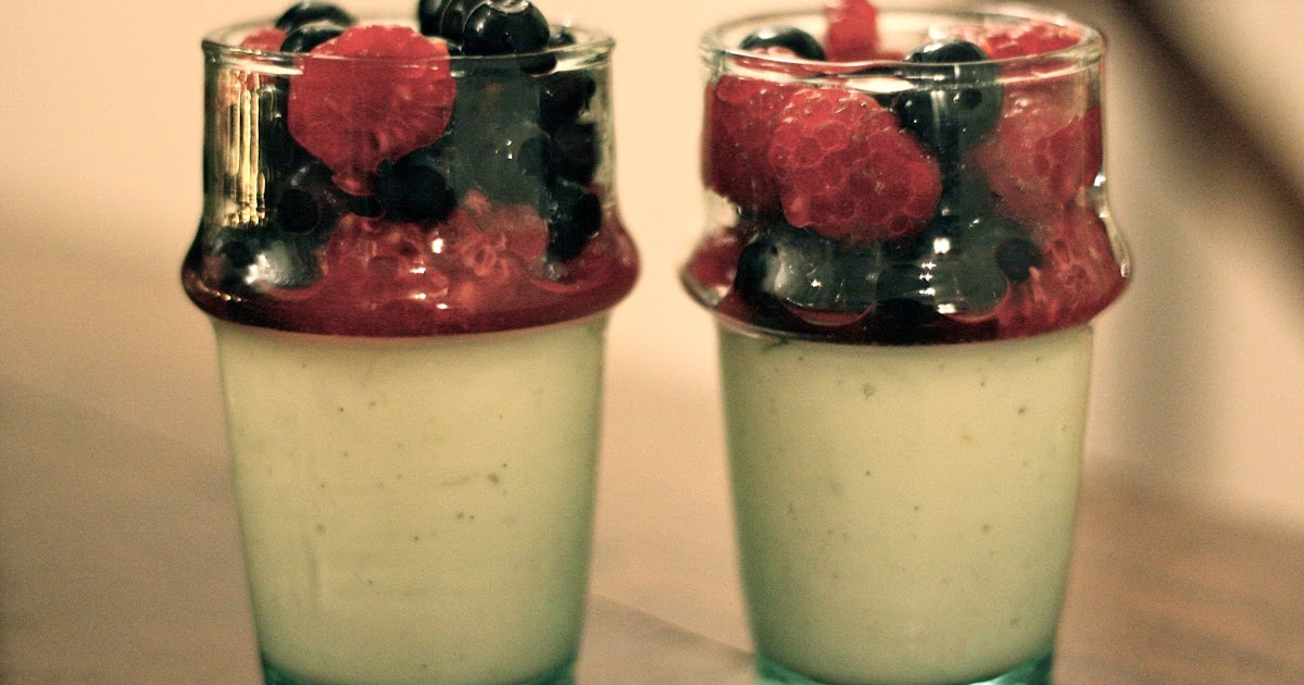 Witte chocoladepudding met rode vruchten ~ Harry in de Keuken
