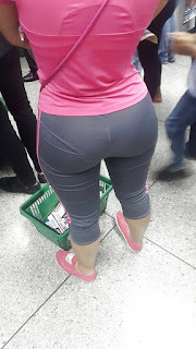 Señora con cola redonda marcando calzon en mallones apretados | Mujeres ...