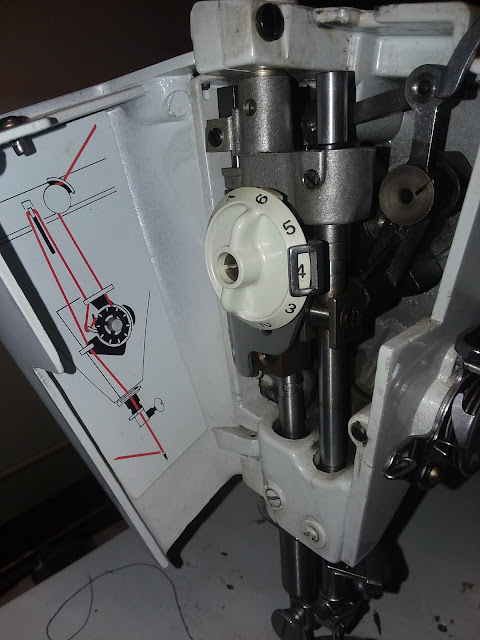 Singer Touch & Sew 600e Steel Gear Driven Zigzag Sewing Machine