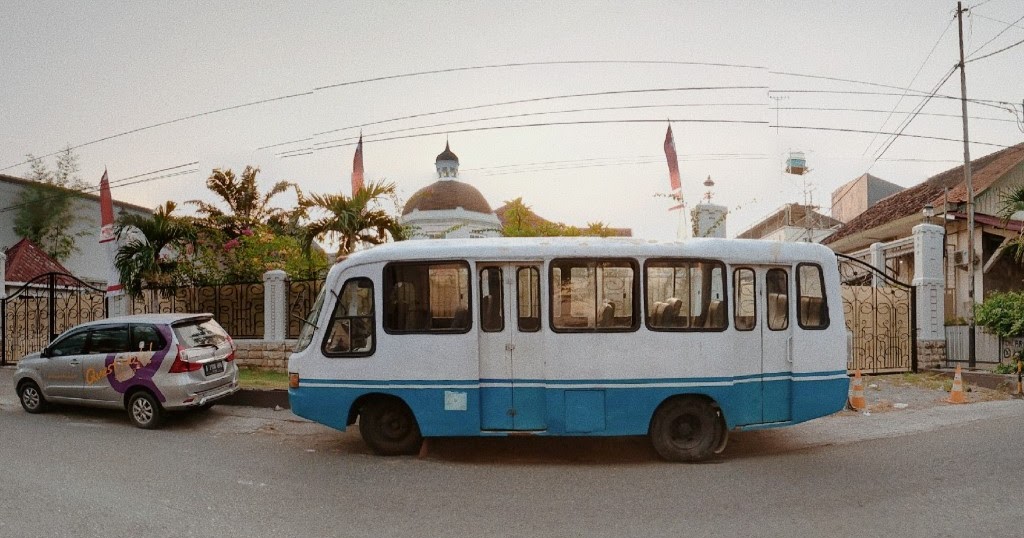 Foto : Bus Lawas Putih Biru