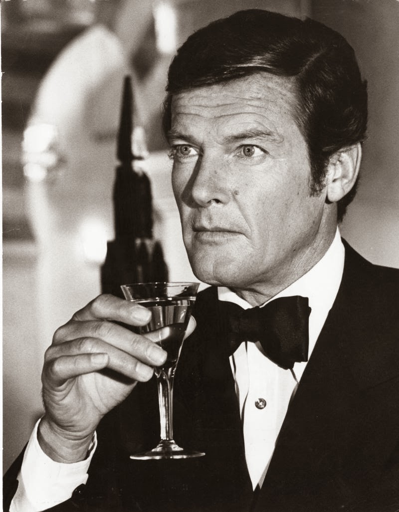Les Grognards: Sir Roger George Moore, conosciuto come Roger Moore ...