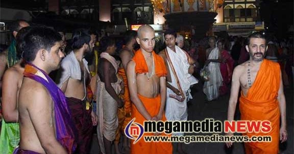 madhwa yati: vidyarajeshwara teertharu matha palimaru mutt present ...