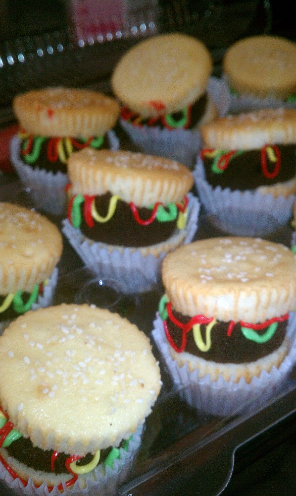 Dolce by Dana: Burger Cupcakes