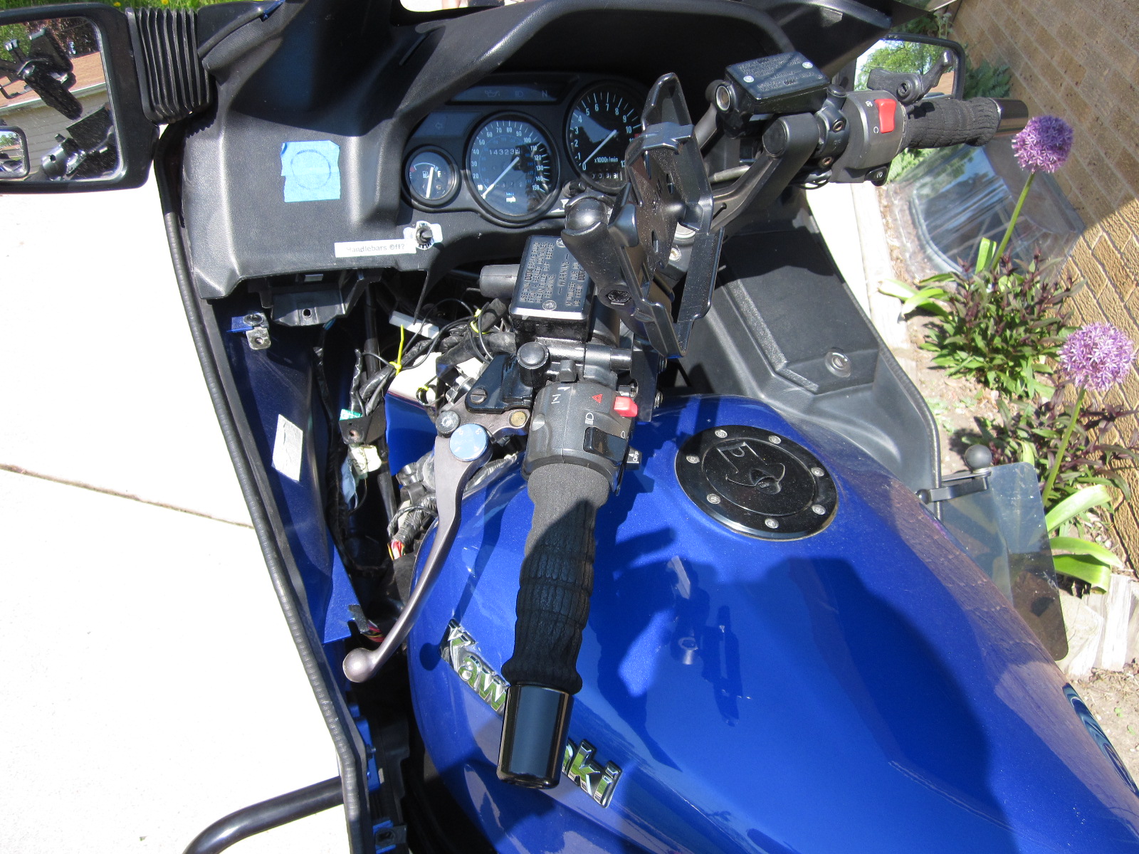 C10 Farkles, Repairs and Tips: Adding Power Outlet to Dash