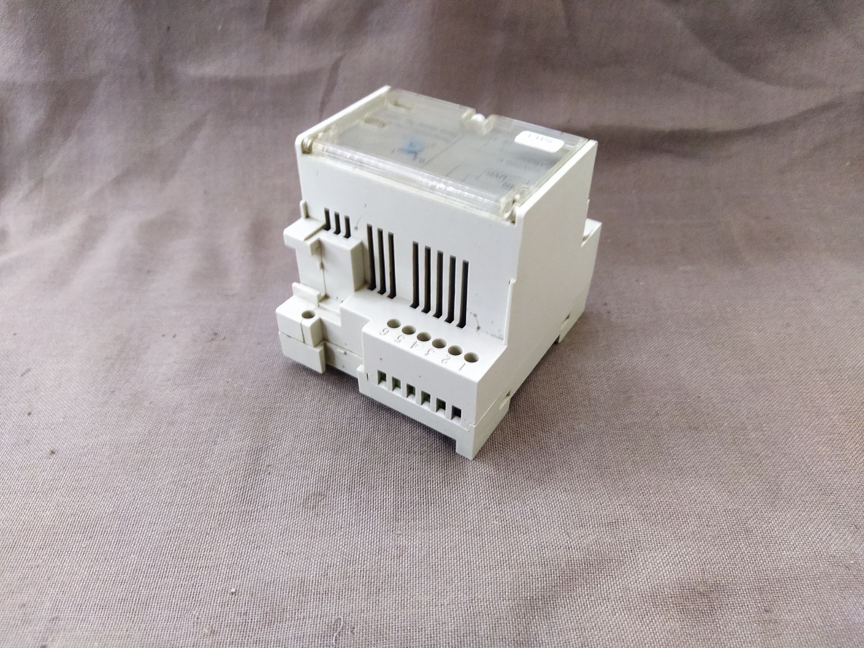 SCHNEIDER ELECTRIC 33682 RETARDATEUR DE MN TIME DELAY FOR UVR