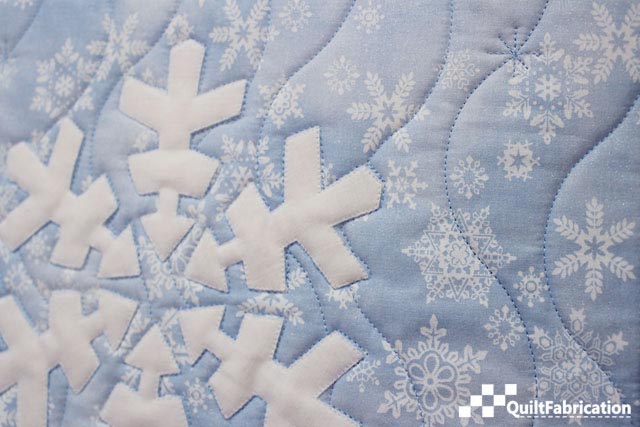 QuiltFabrication | Patterns and Tutorials: Let It Snow Wall Hanging