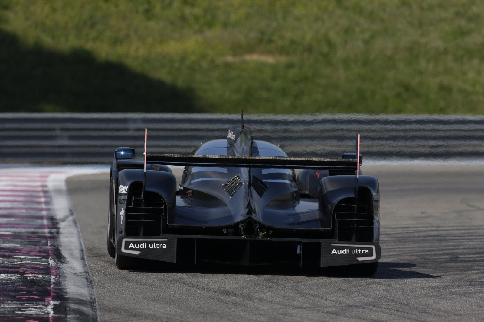 Audi R18 TDI relying on ultra lightweight technology for Le Mans