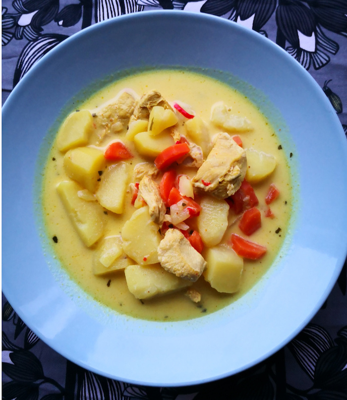 Keyword: Love: Lämmittävä kookos-kanakeitto