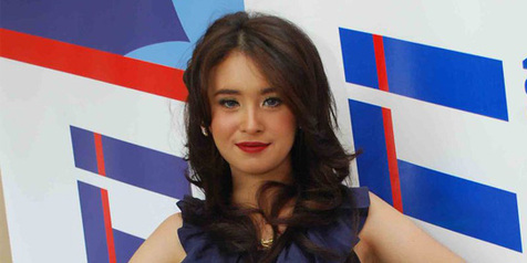 AYUSHITA PROFIL DAN KOLEKSI FOTO TERBARU - ZONA ARTIS LAGI