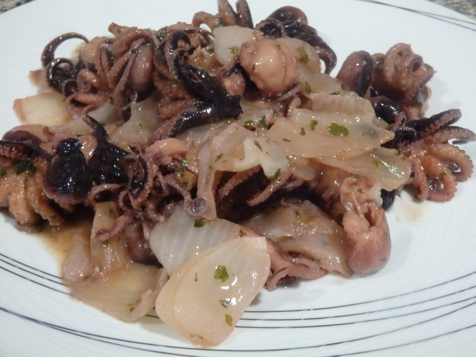 OSUKAA IS COOKING: PULPITOS CON CEBOLLA Y CAVA / BABY OCTOPUS WITH ...