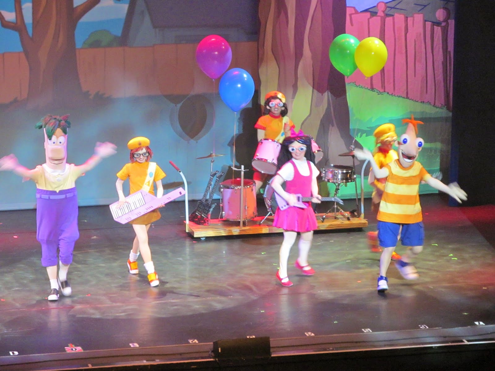 Eli & Cole - two boys, one big adventure: Phineas and Ferb LIVE!!