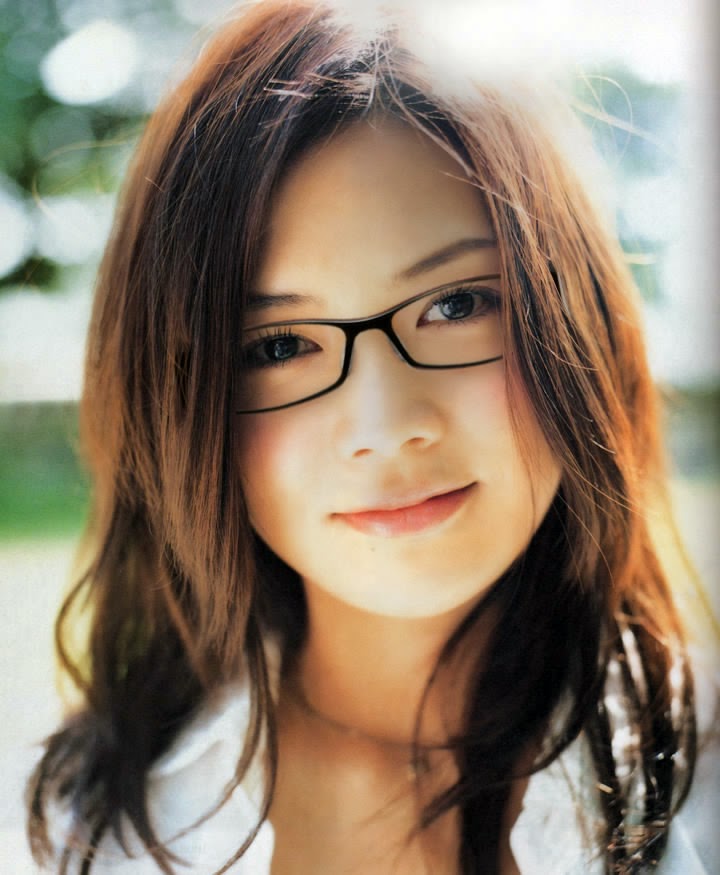 Devikks Blog: All About YUI YOSHIOKA (Biografi YUI)