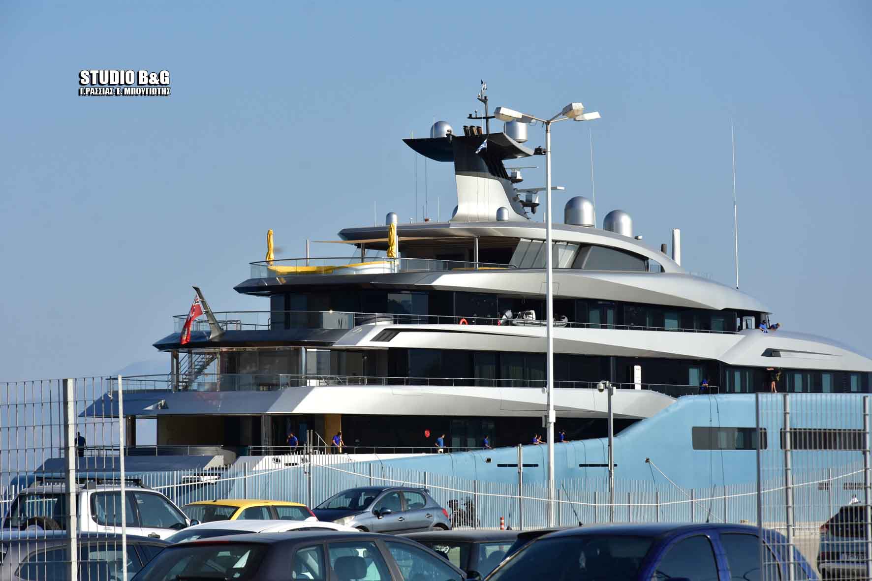 Ποιος είναι ο δισεκατομμυριούχος που ήρθε στο Ναύπλιο με το τεράστιο ...
