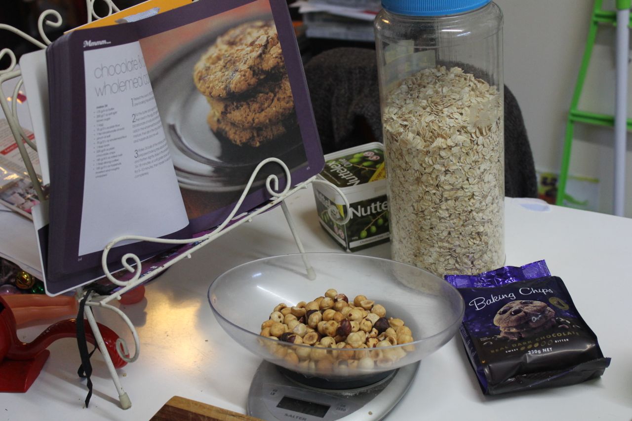 Green Gourmet Giraffe Hazelnut Oat Choc Chip Cookies And The Long Weekend
