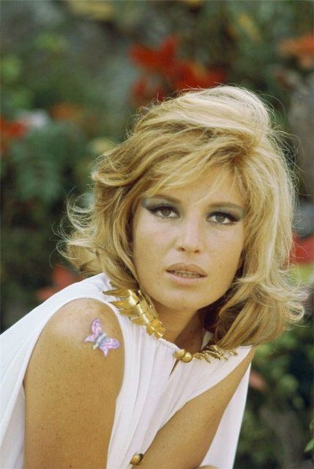 Collectible Movie Celebrity Photos (1940-Now) CC879 MONICA VITTI ...