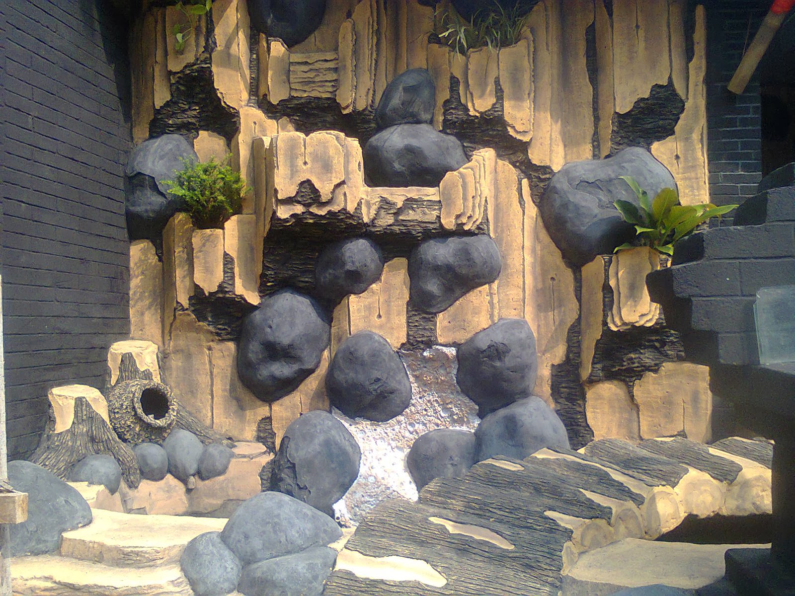 25 Contoh Relief Taman Tebing Rumah