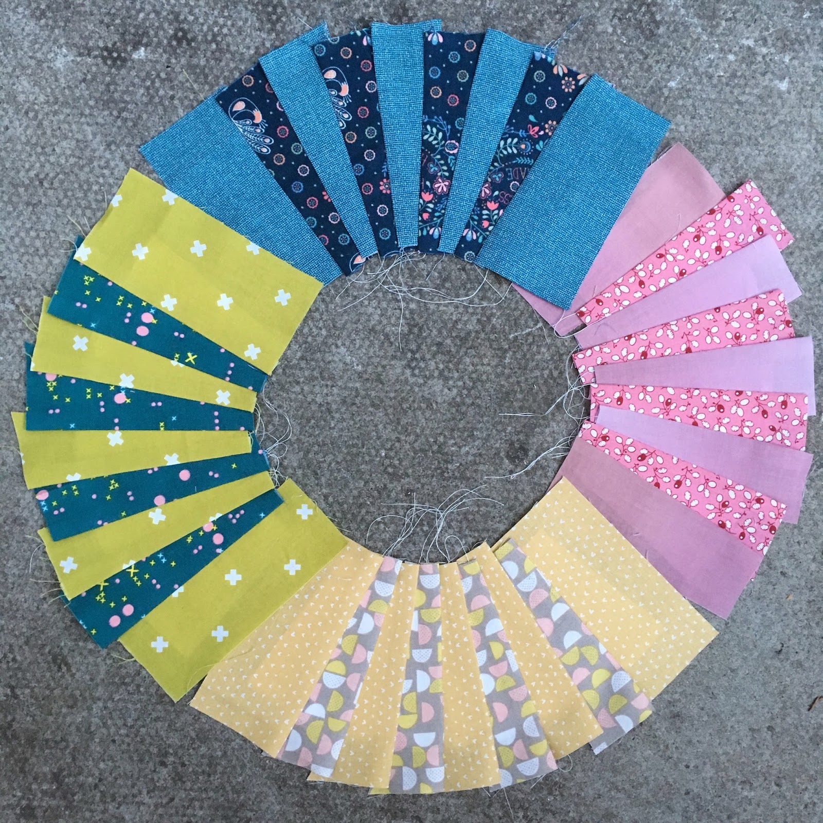 Pickle Dish mini quilt / CHARM ABOUT YOU