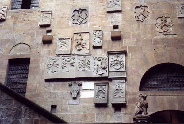 Helm Crests: French Blog about ancient heraldry