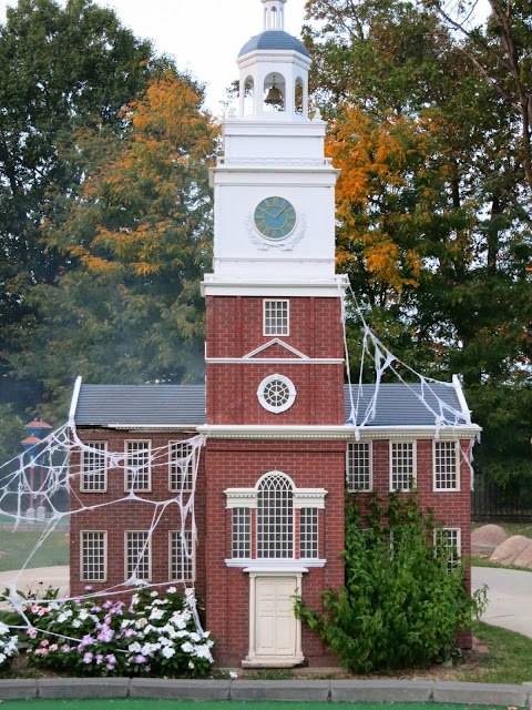 Susan's Disney Family: Spooky Mini-Golf fun at Franklin Square