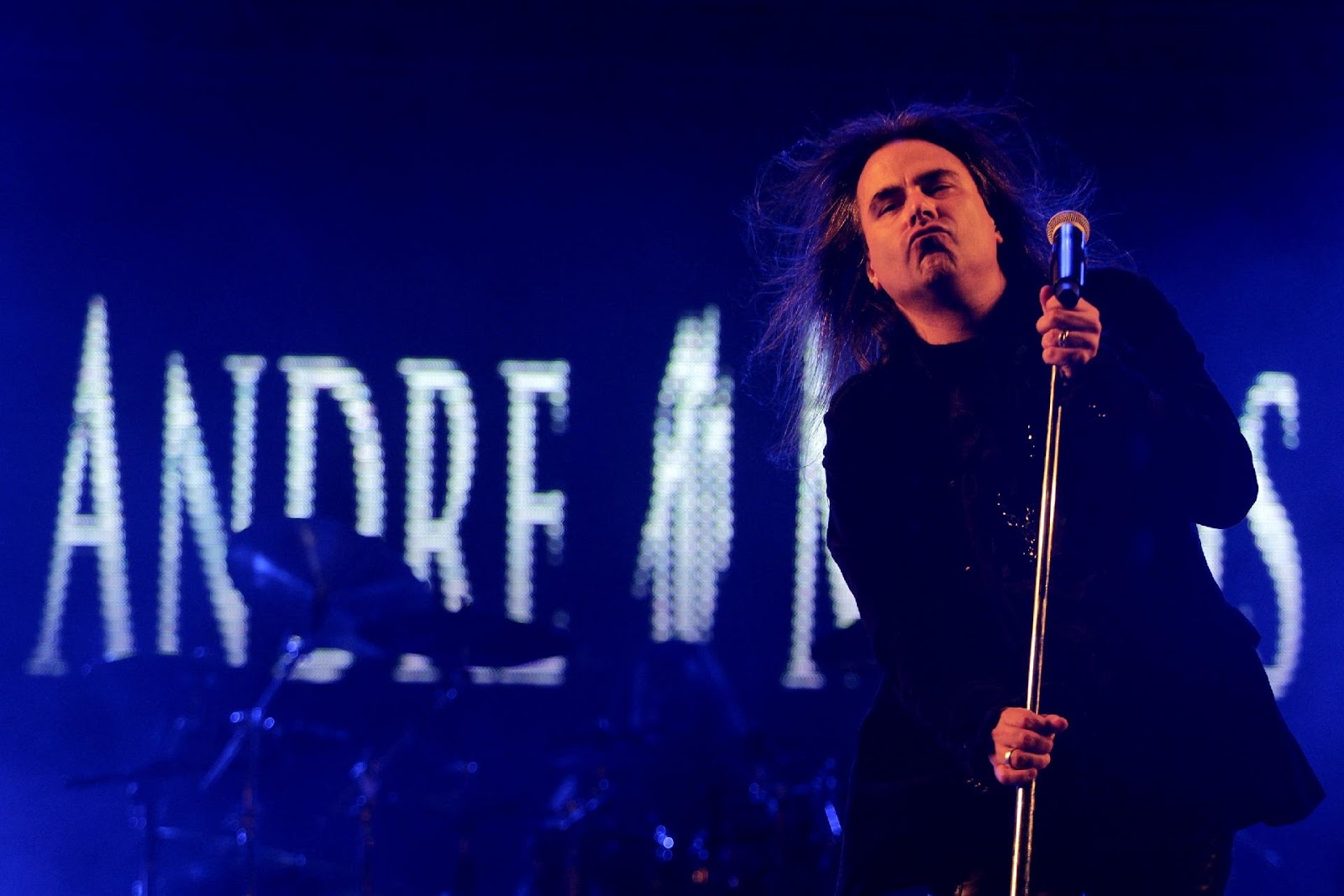 Bola na Vitrola: Andre Matos: como se construiu a figura do maior ícone ...