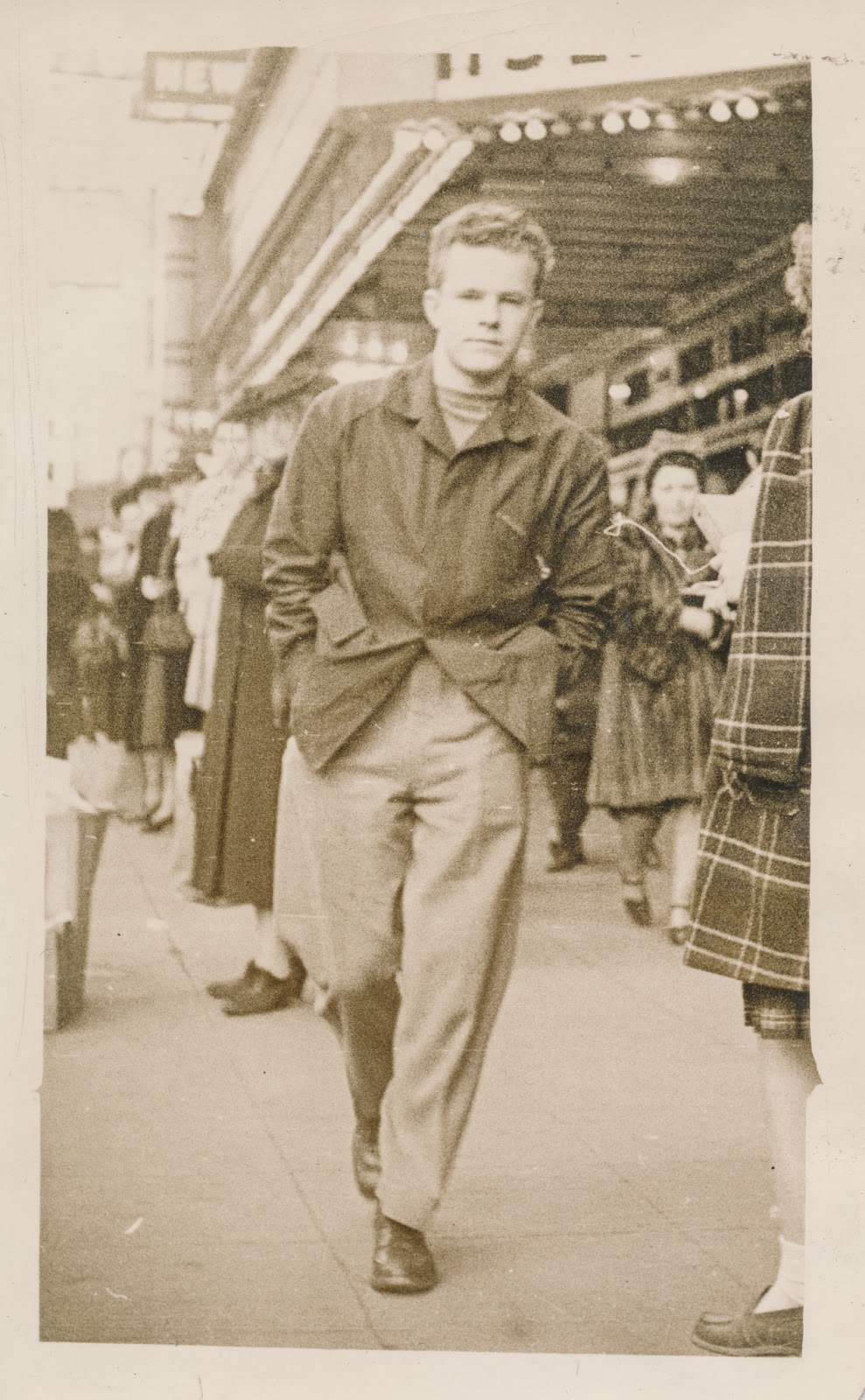 Vintage Street Style: 23 Candid Photographs Capture People on Sidewalks ...