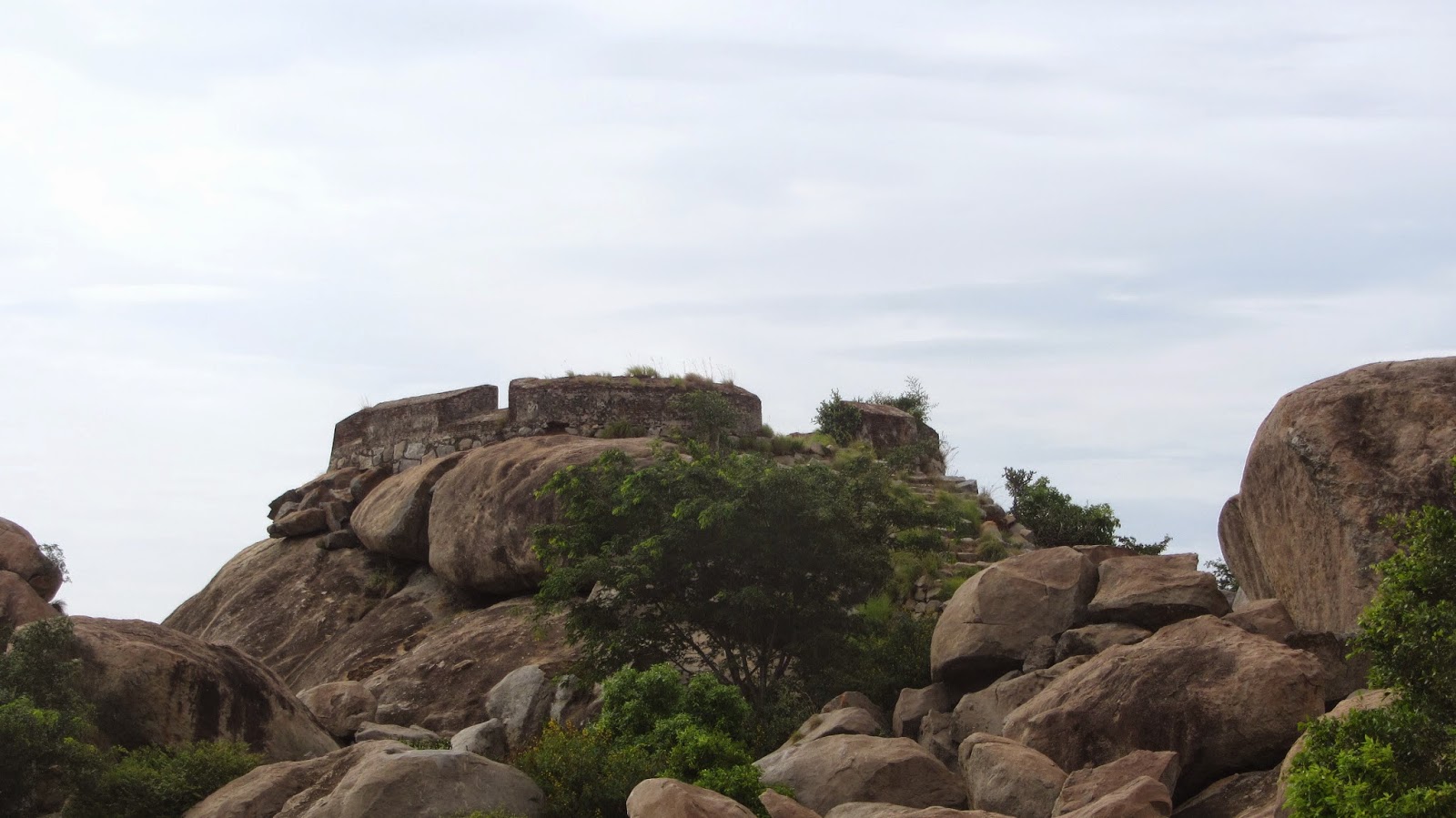 The Travel Reminiscenes: Syed Basha Hill - Krishnagiri Fort