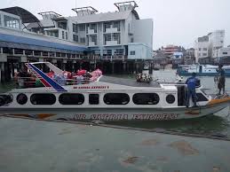 Naik Kapal: SB.SATRIA EXPRESS - Jam : 11.30 Wib.