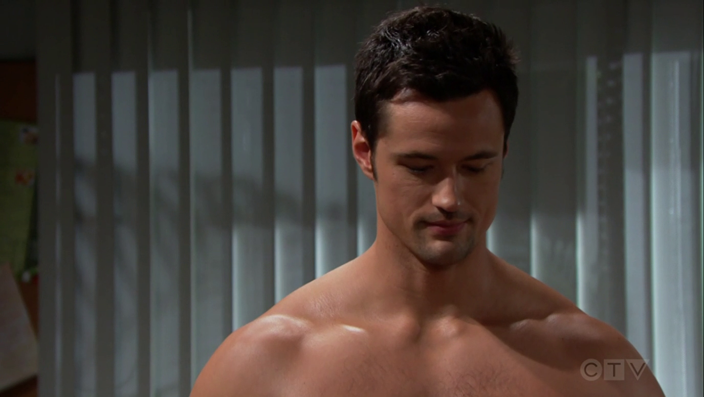 Alexis_Superfan's Shirtless Male Celebs: Matthew Atkinson shirtless in ...