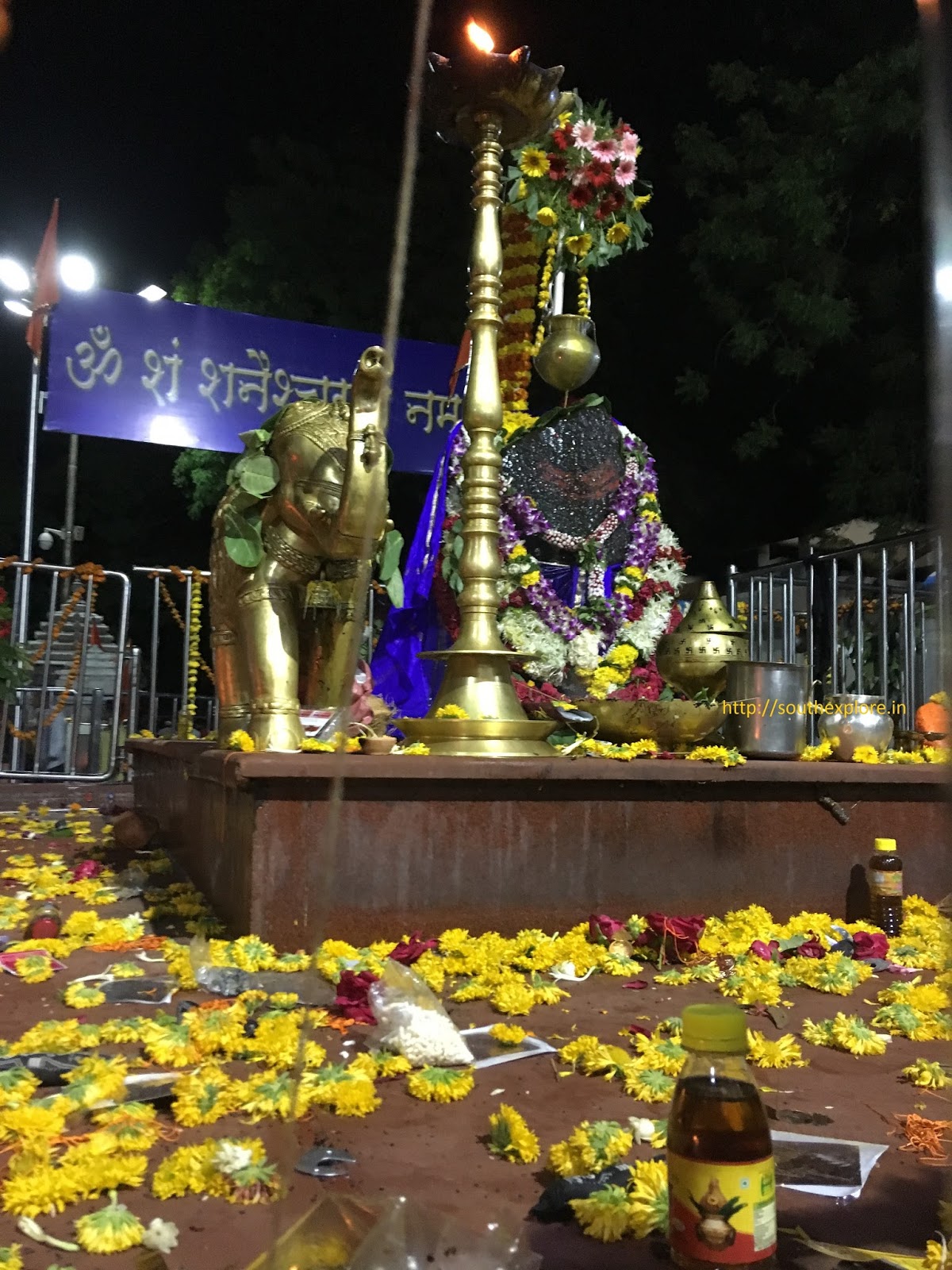 Shani Shingnapur Temple To worship the Lord Shaneshwara Maharashtra ...