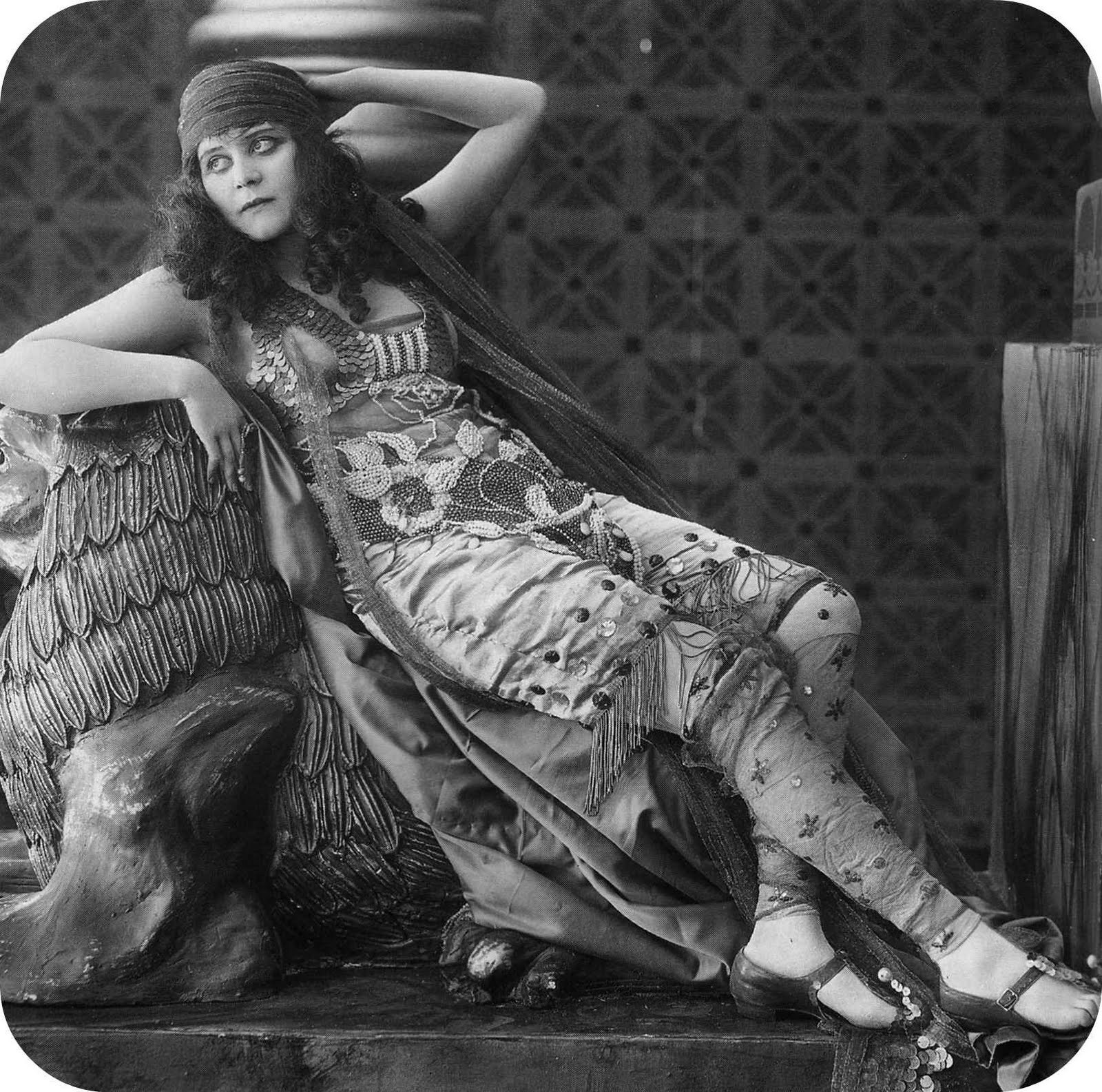 See Rebecca Sew Halloween 2011 Cleopatra Costume Ideas And Inspiration