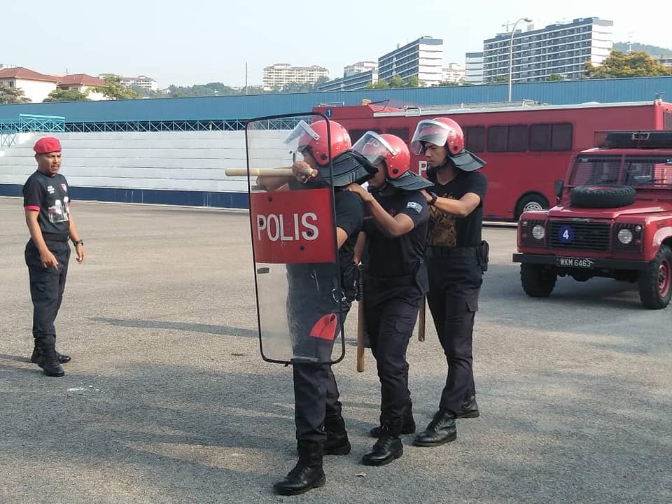 LATIHAN KAWAD GEMPUR FRU [ 17 GAMBAR ] ~ KAMI SOKONG PDRM!