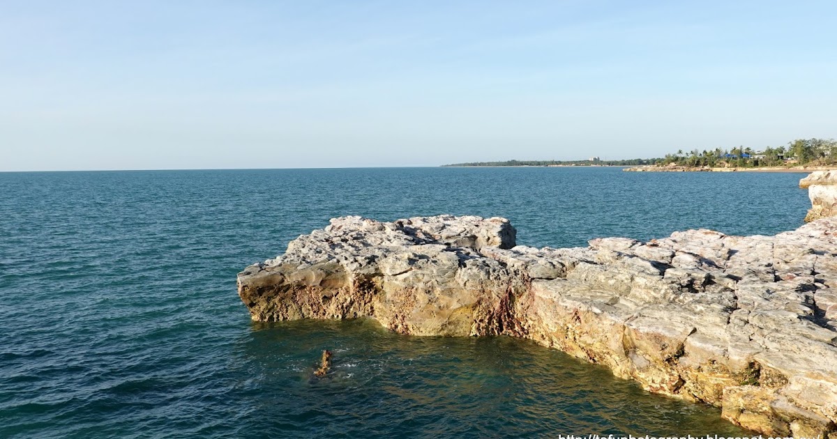 Tofu Photography: Rocks in the ocean at Darwin, NT
